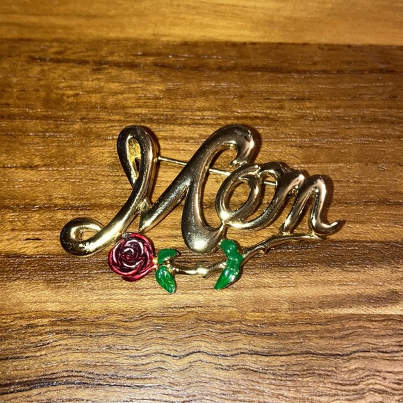 Vintage | Jewelry | Gorgeous Gold Tone Mom Brooch With Rose | Poshmark